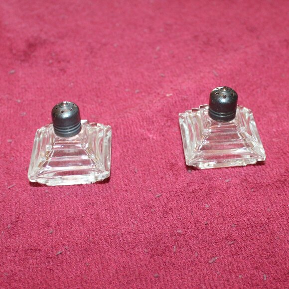Vintage | Kitchen | Vintage Pyramid Shaped Art Deco Glass Salt And ...